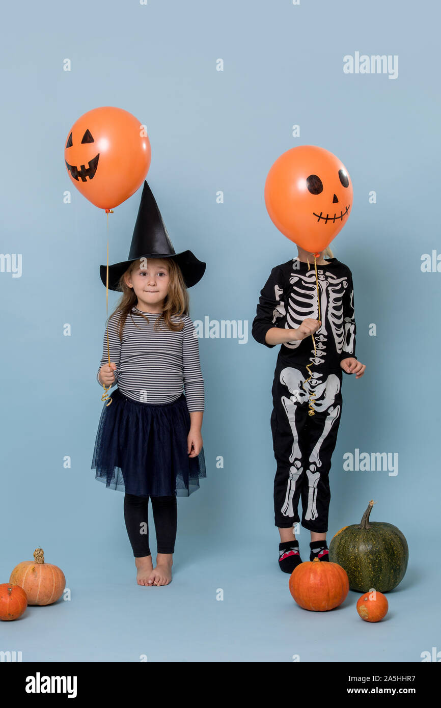 Cute boy barefoot costume hi-res stock photography and images - Alamy