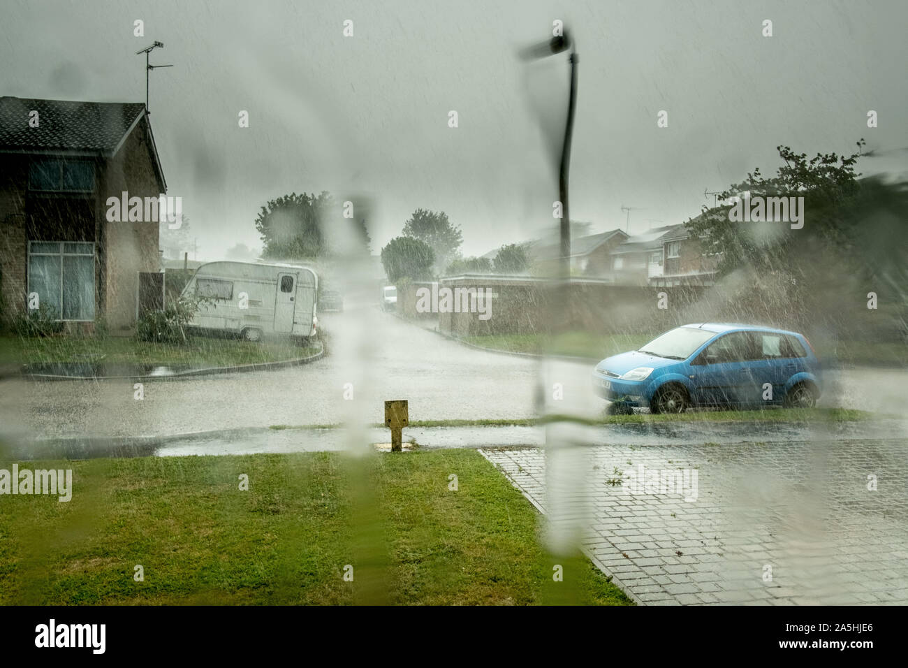 Soaking wet rain hi-res stock photography and images - Alamy
