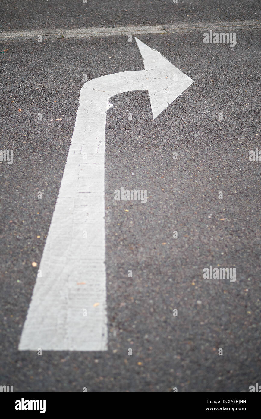 Right arrow direction hi-res stock photography and images - Alamy