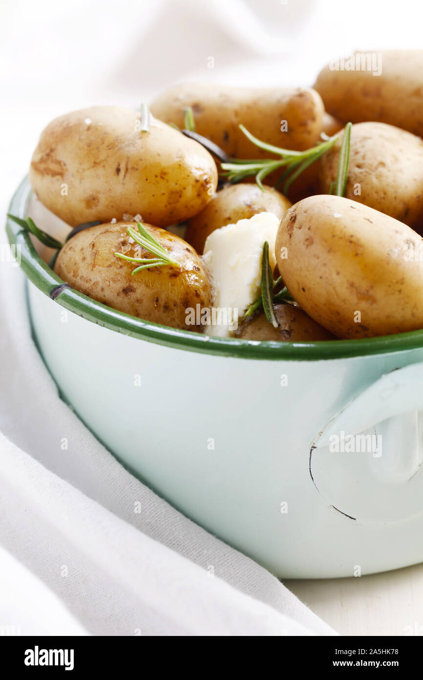 Boiled Potatoes In A Cooking Pot Stock Photo - Alamy
