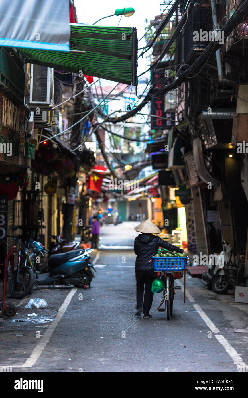 Peddler and the lady hi-res stock photography and images - Alamy