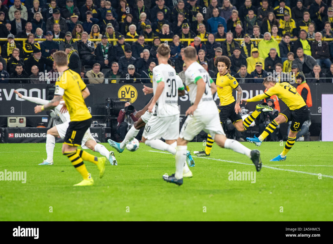 Var offside decision hi-res stock photography and images - Alamy