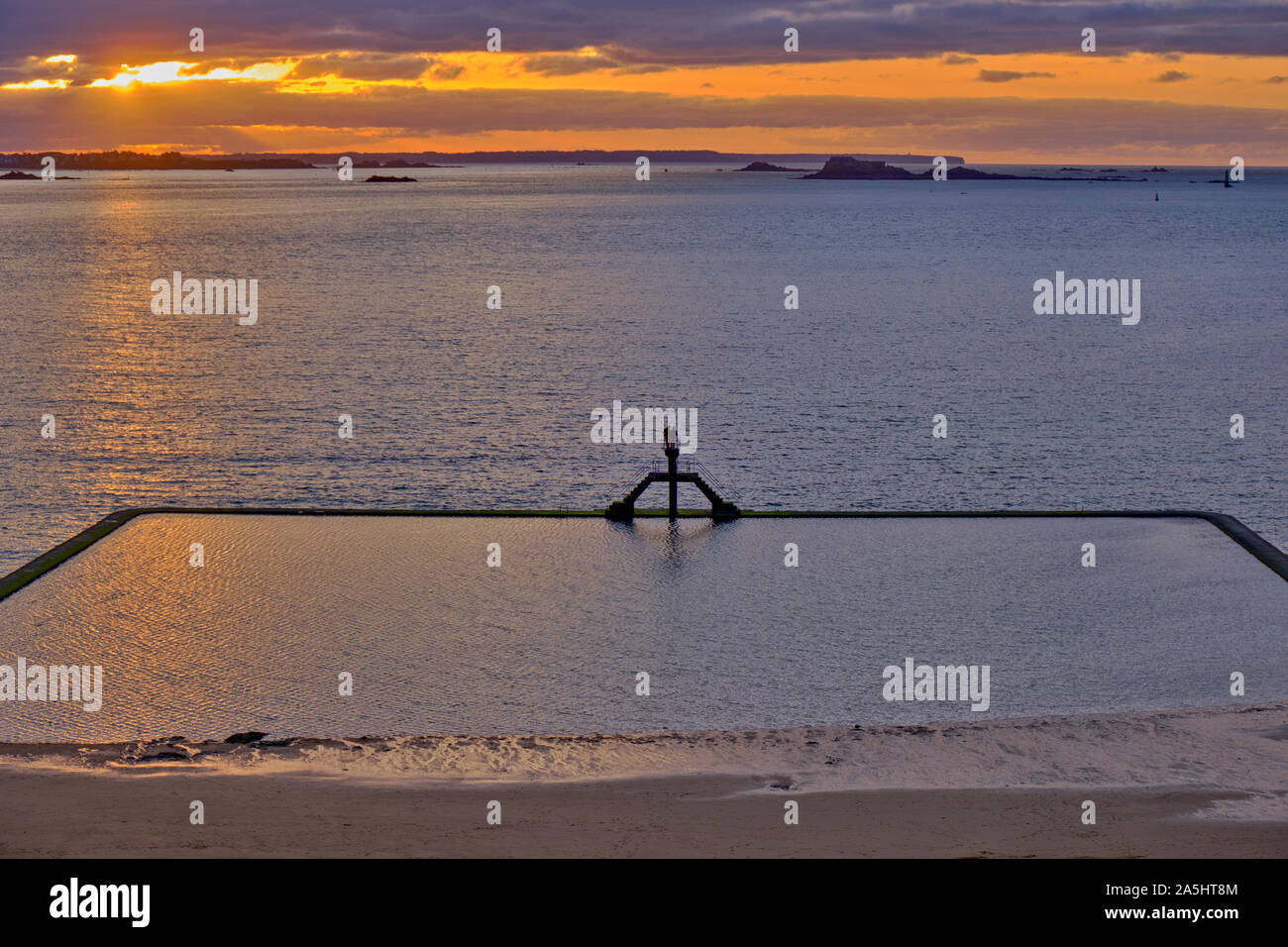 Seawater pool hi-res stock photography and images - Alamy
