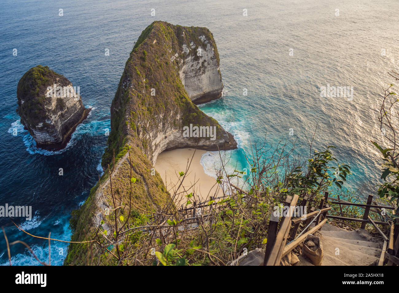 Manta Bay or Kelingking Beach on Nusa Penida Island, Bali, Indonesia ...