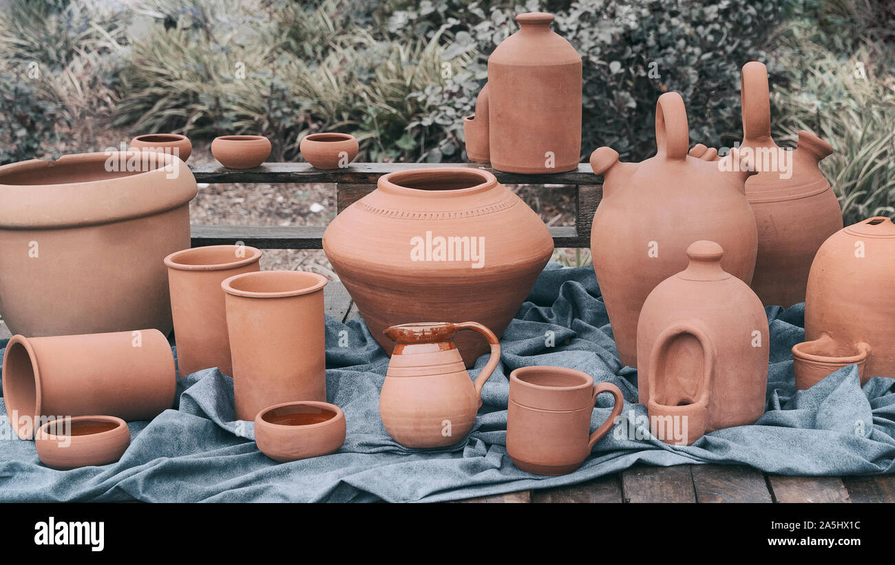 Pottery background hi-res stock photography and images - Alamy