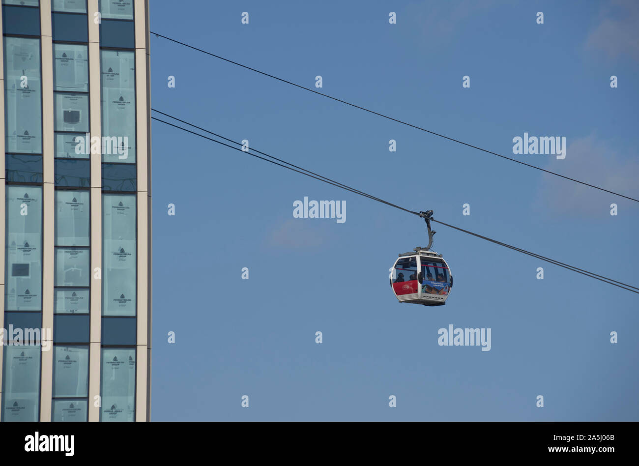Emirates Air Line cable car near the Millennium Dome and O2 Arena in ...