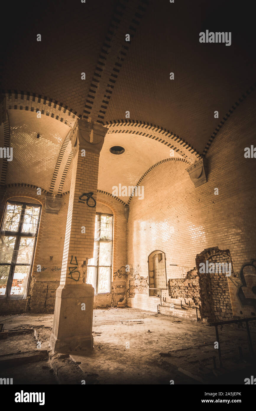 Lost place architecture hi-res stock photography and images - Alamy