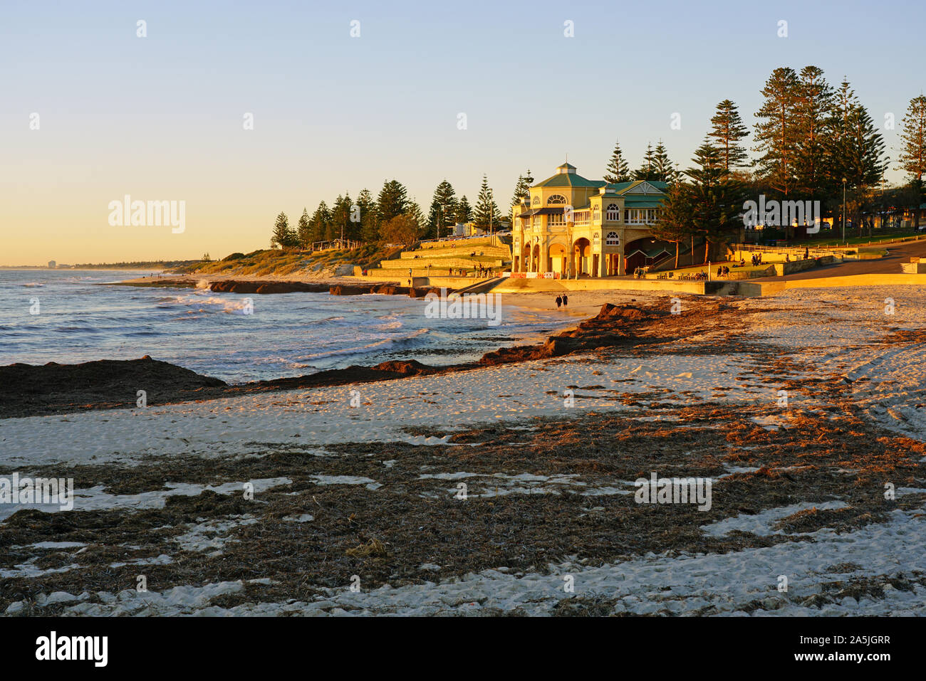 Sunset view of Cottesloe Beach over the Indian Ocean near Perth ...