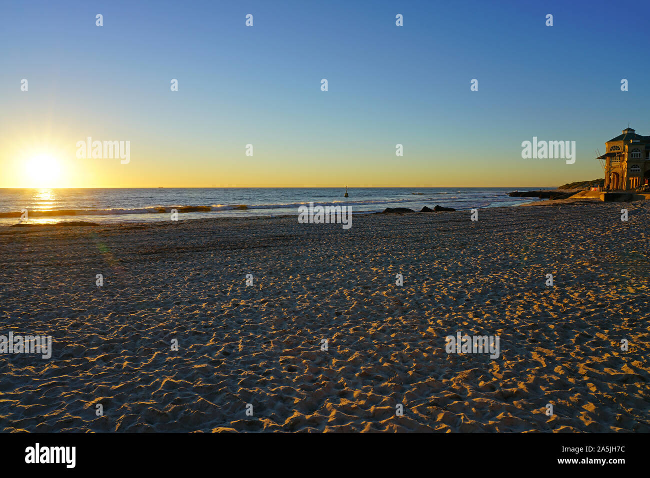 Sunset view of Cottesloe Beach over the Indian Ocean near Perth ...