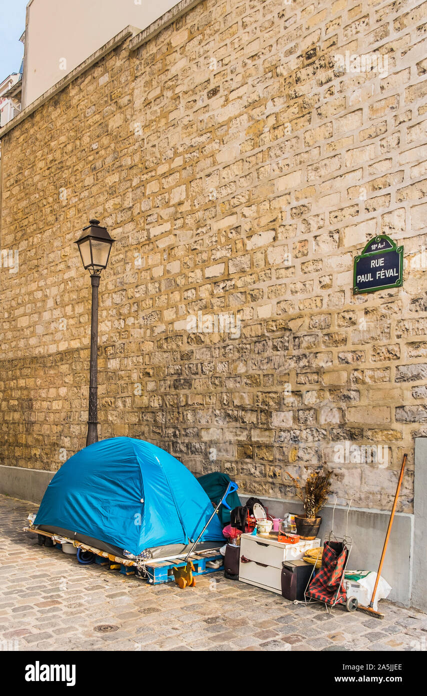 tent and belongings of homeless person Stock Photo - Alamy