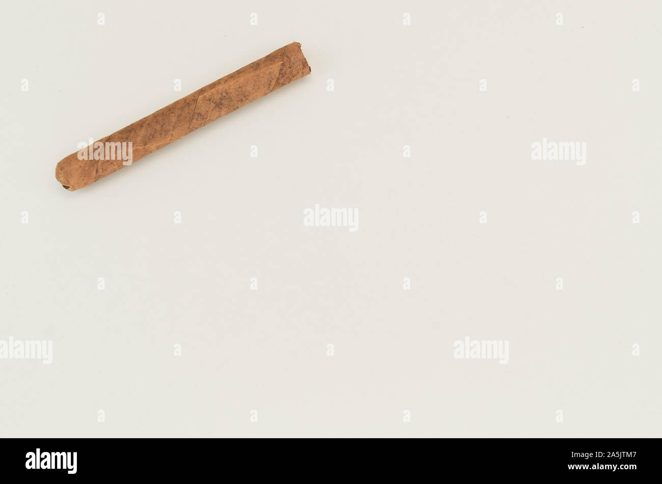 new cigar top view - paper background with copy space Stock Photo - Alamy