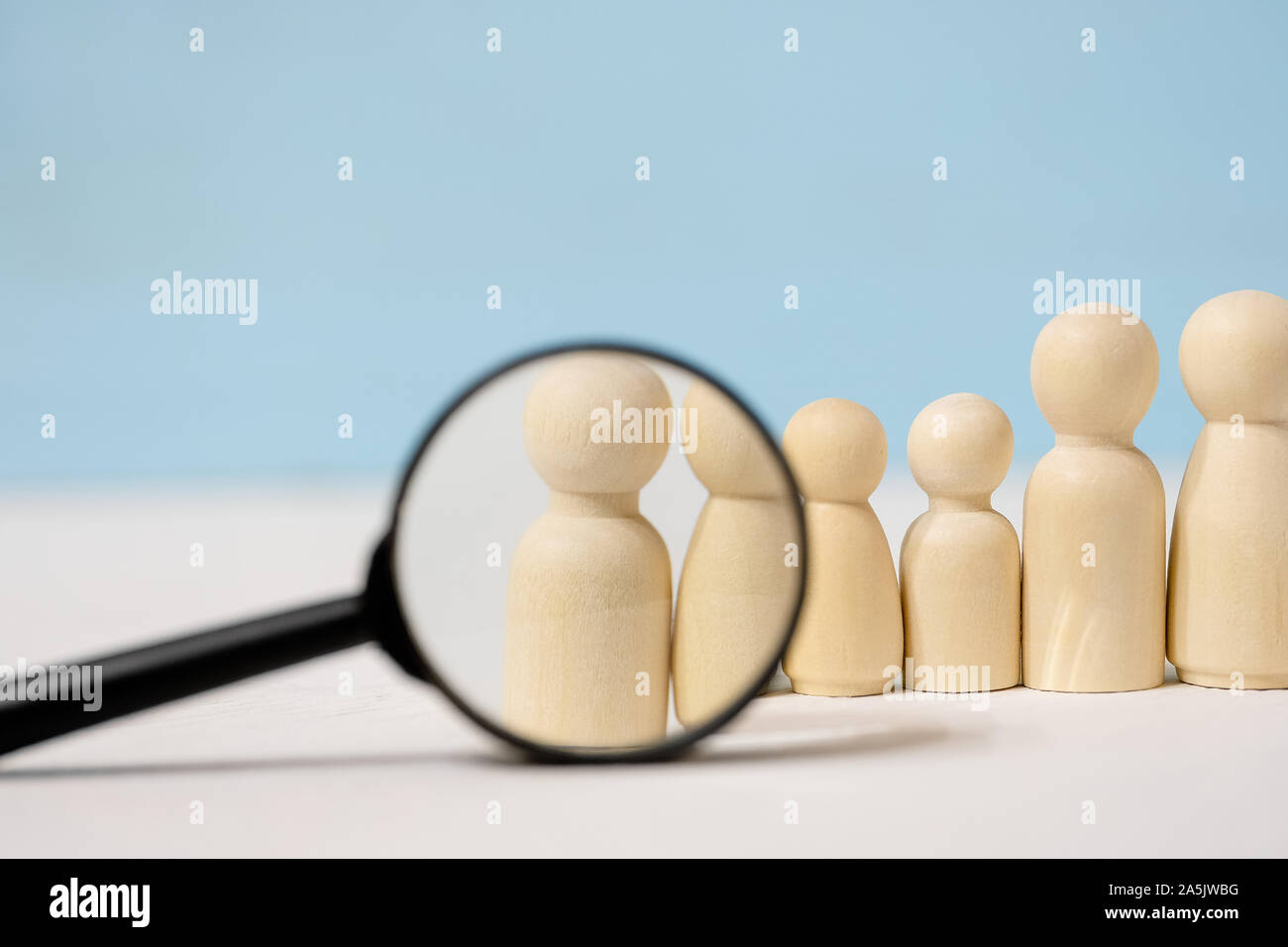 Wooden people magnifying glass hi-res stock photography and images - Alamy
