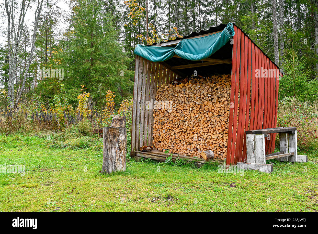 Cutting up wood for fire hi-res stock photography and images - Alamy