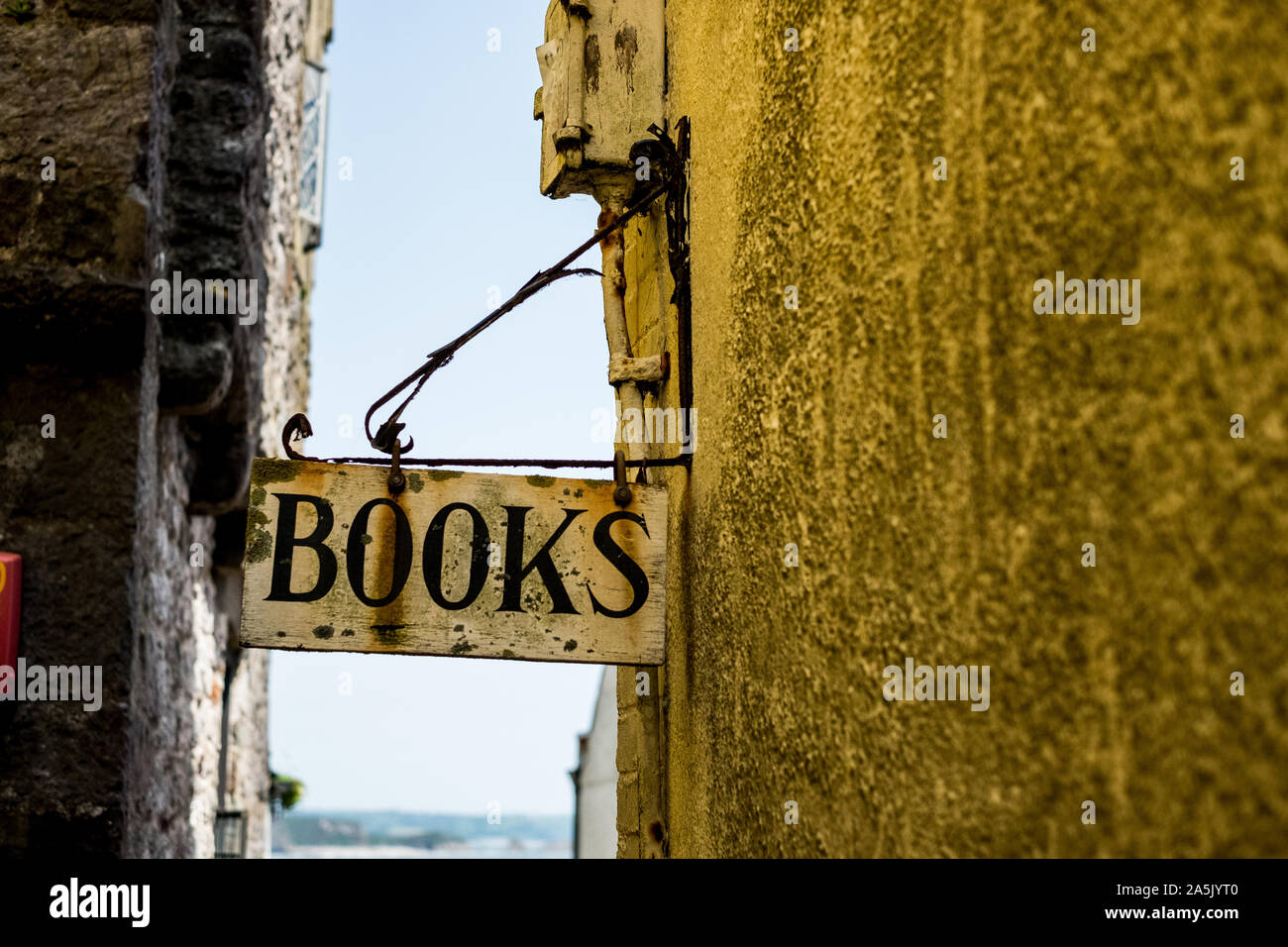 Book store sign hi-res stock photography and images - Alamy