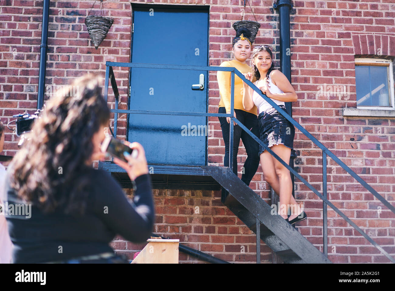 People being photographed hi-res stock photography and images - Alamy