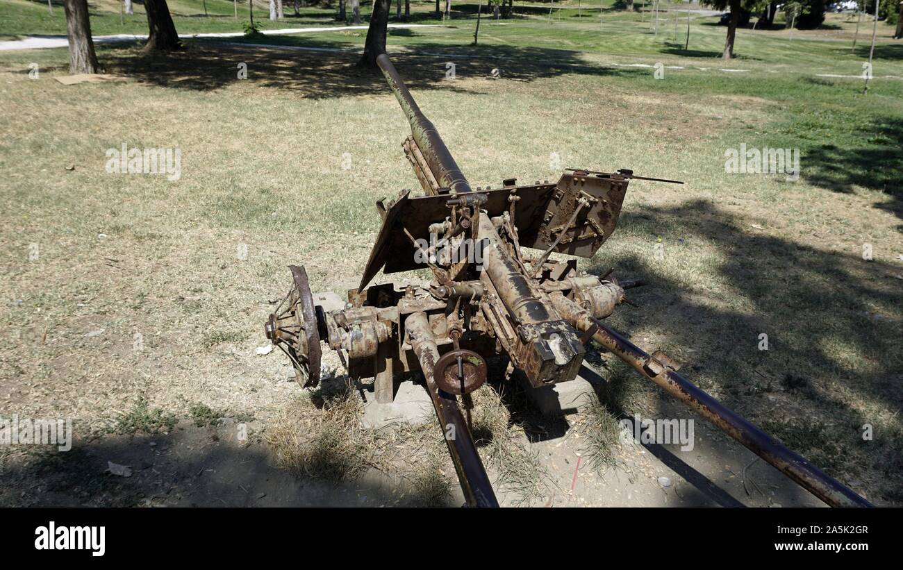 Rusty cannon hi-res stock photography and images - Alamy