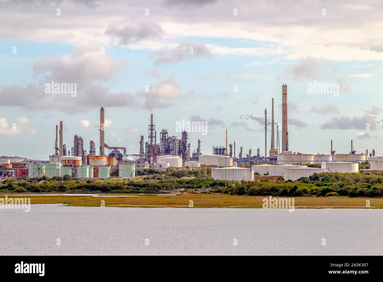 Largest oil refinery in the uk hi-res stock photography and images - Alamy