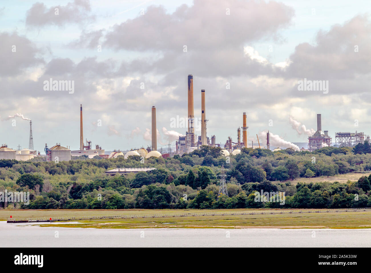 Largest oil refinery in the uk hi-res stock photography and images - Alamy