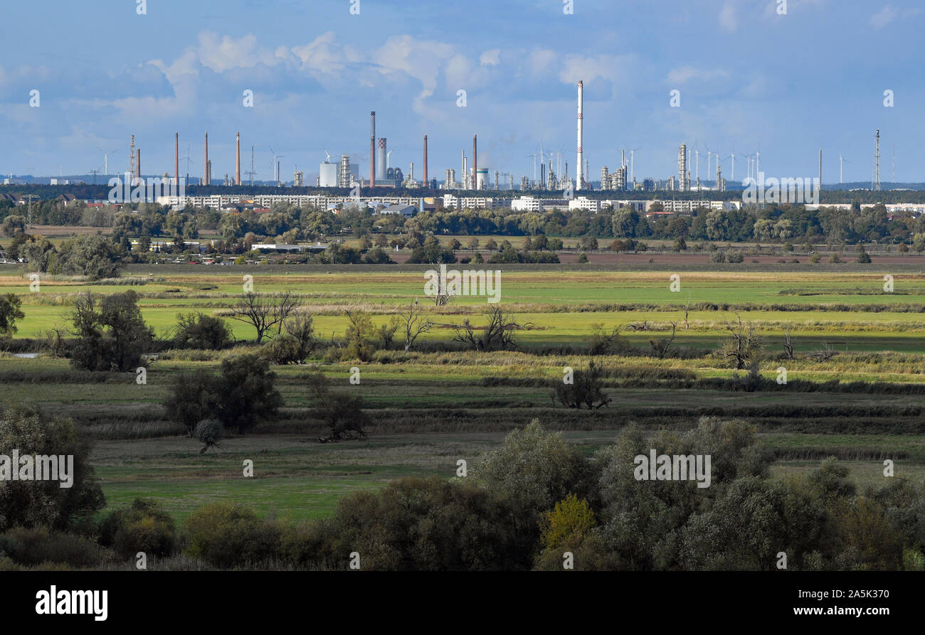 Polish oil refinery hi-res stock photography and images - Alamy