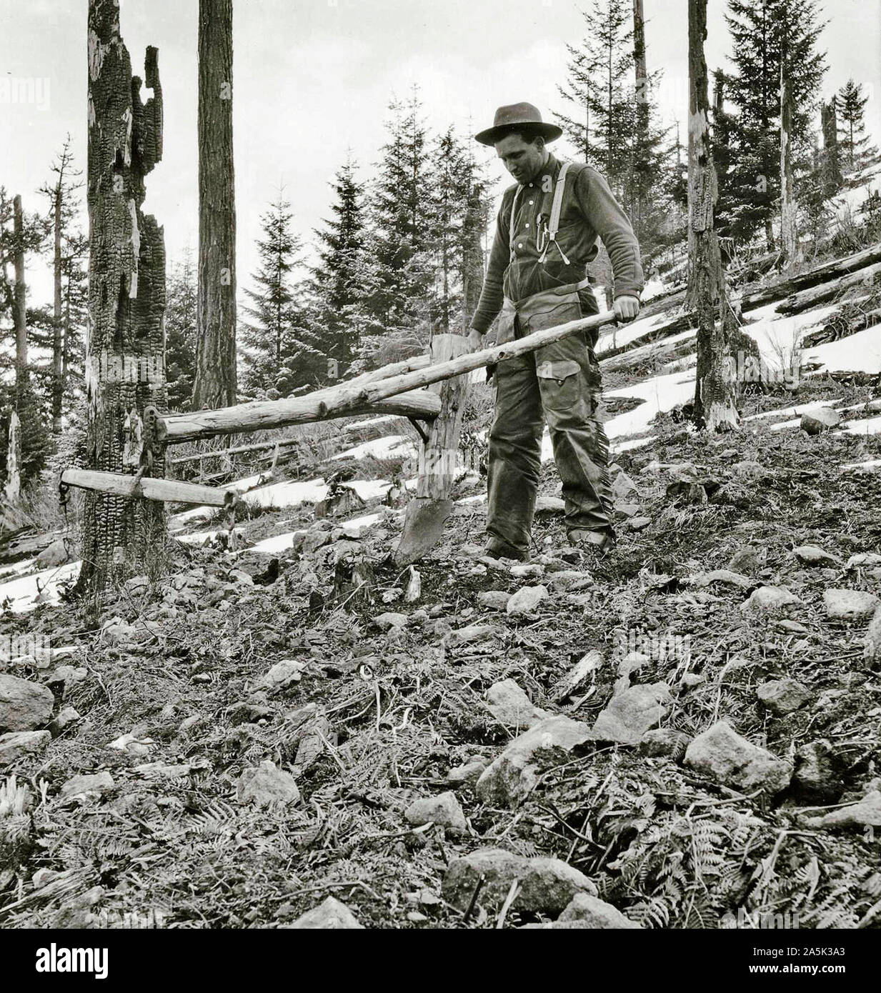 Worker early 1900s hi-res stock photography and images - Alamy