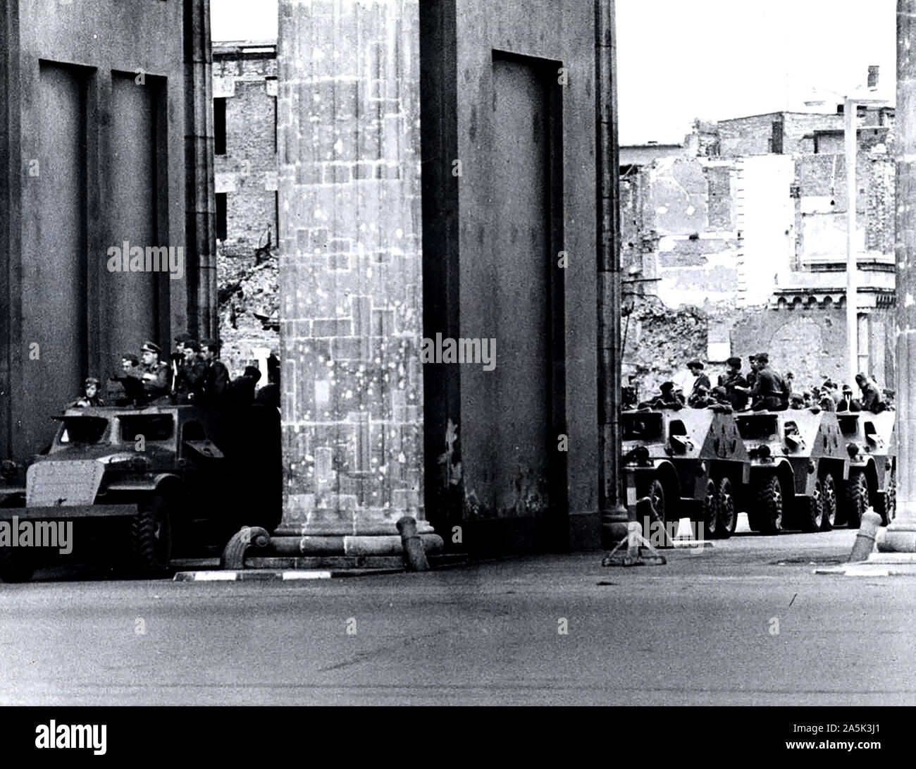 Cold war buildings hi-res stock photography and images - Alamy