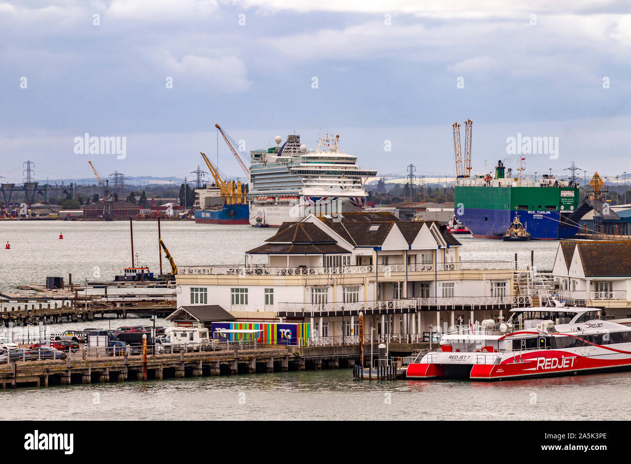 Red funnel terminal ferries hi-res stock photography and images - Alamy