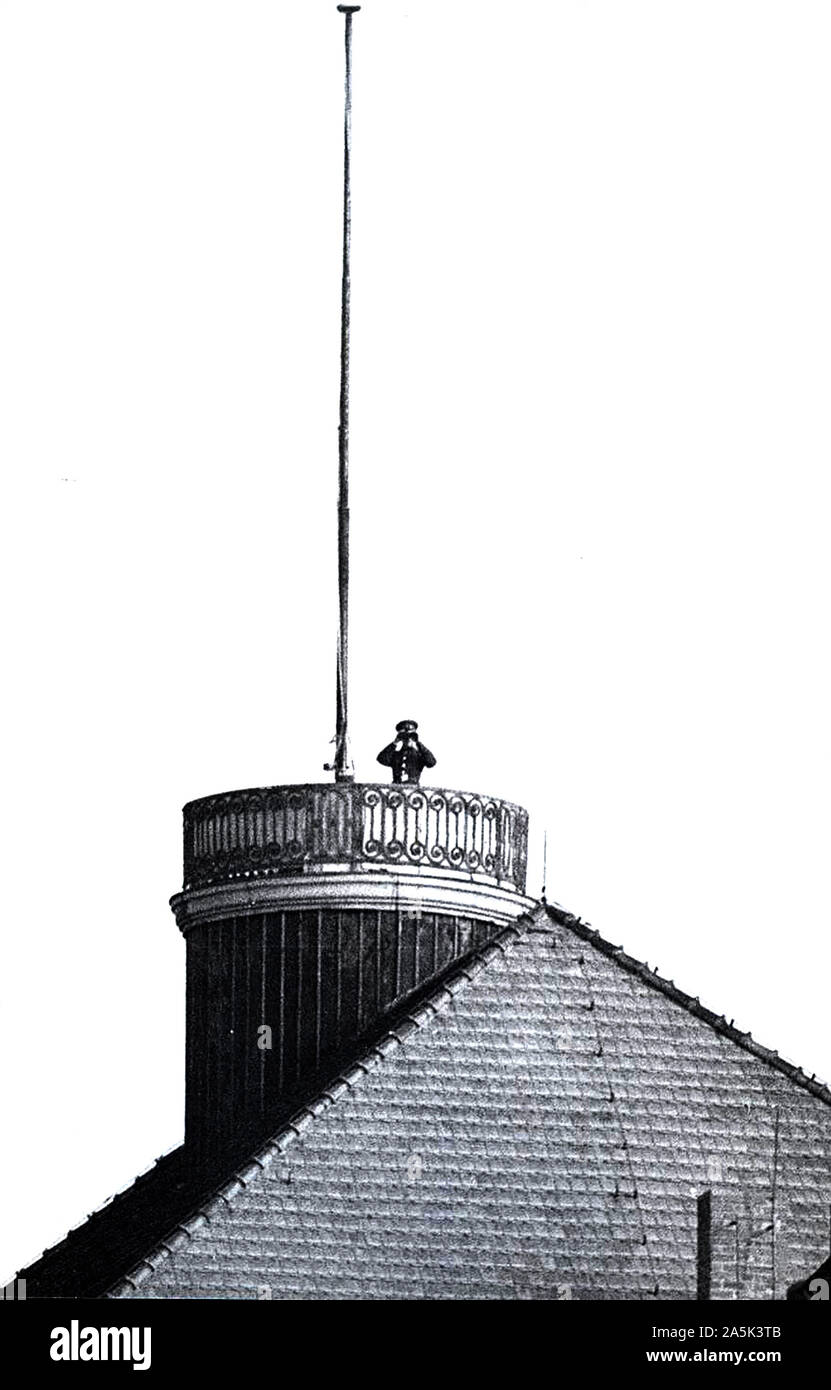 Gdr russian guard atop post office hi-res stock photography and images ...