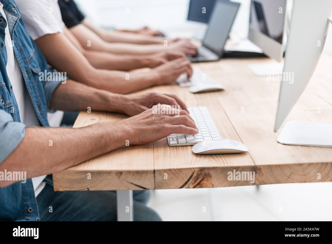 Employees working on computers hi-res stock photography and images - Alamy