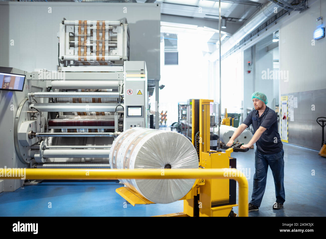 Packaging move hi-res stock photography and images - Alamy