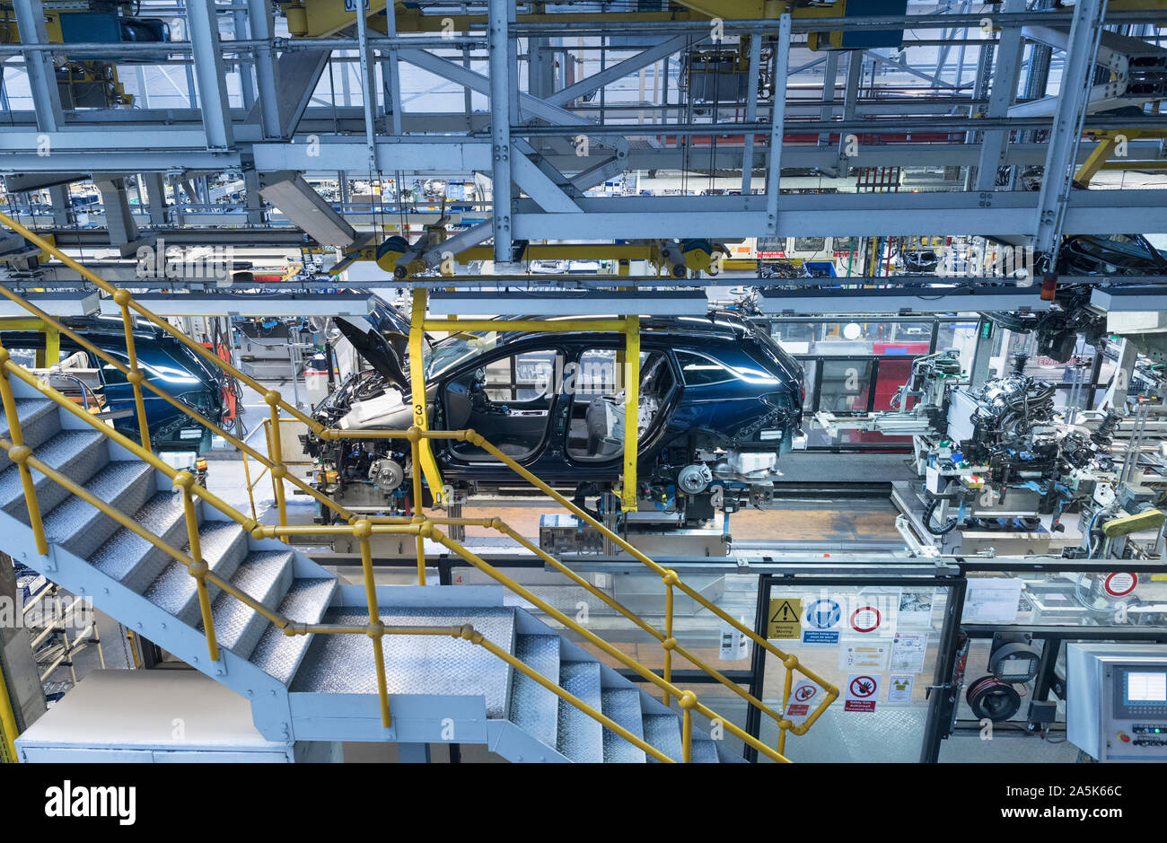 Car assembly factory hi-res stock photography and images - Alamy