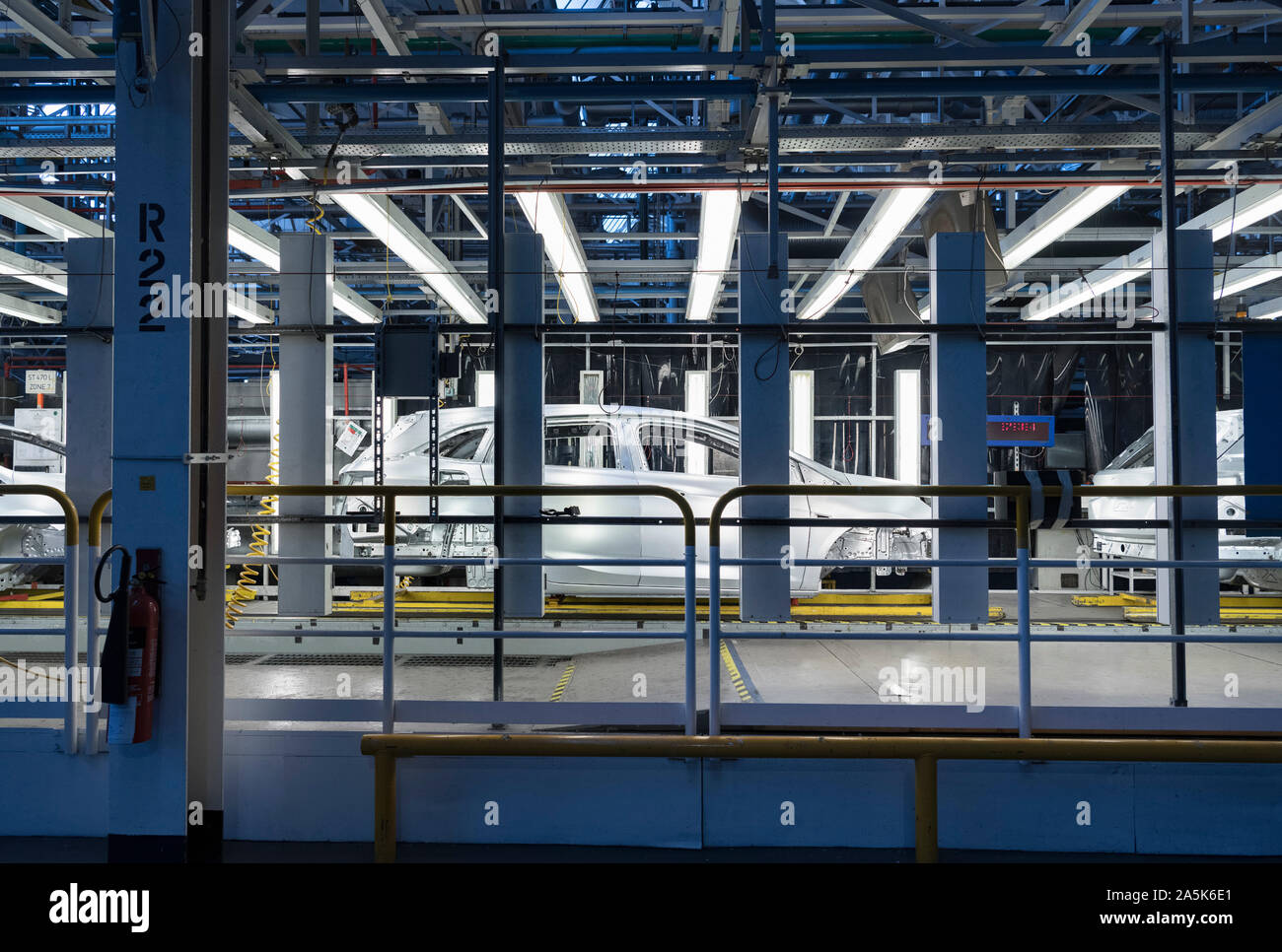 Car assembly factory hi-res stock photography and images - Alamy