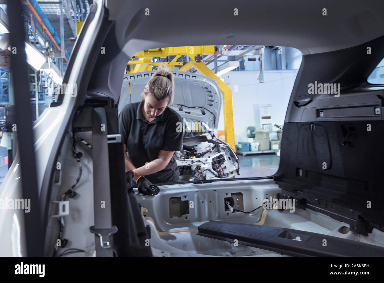 Car factory worker hi-res stock photography and images - Alamy