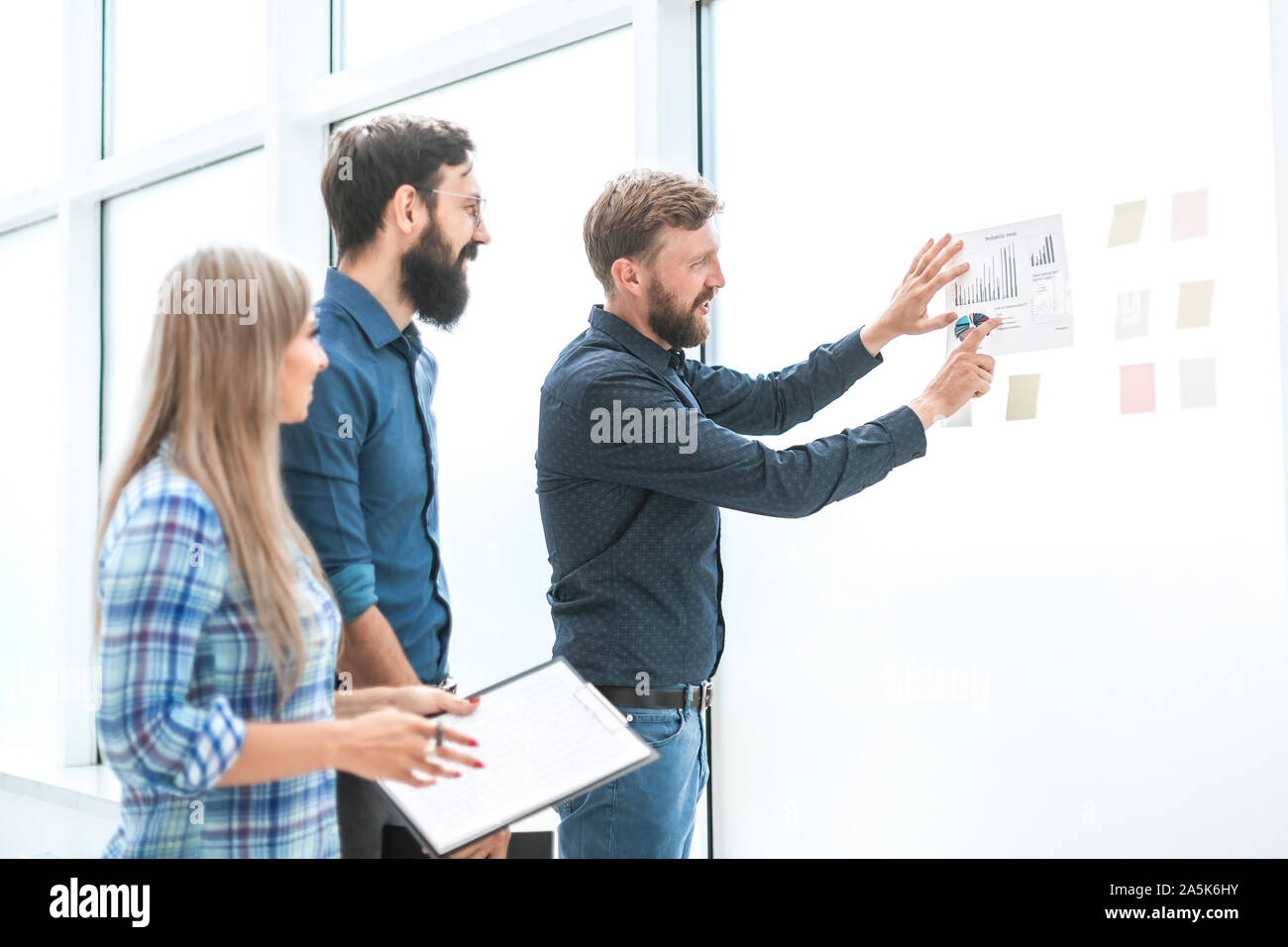 successful boss is discussing with the staff of financial performance ...