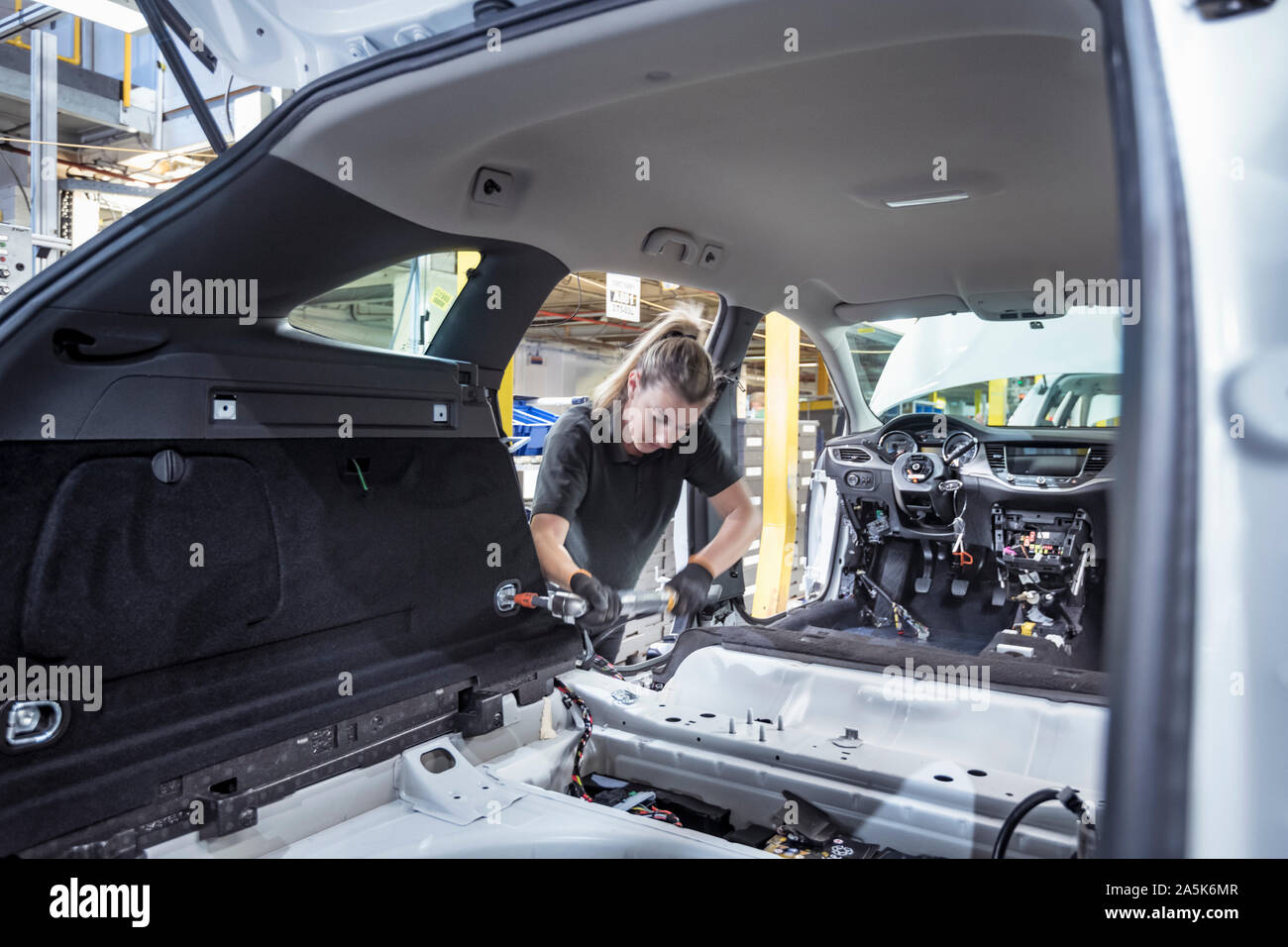 Car factory worker hi-res stock photography and images - Alamy