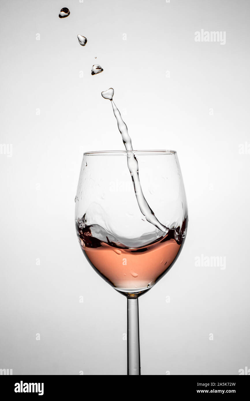Red wine splash Stock Photo - Alamy
