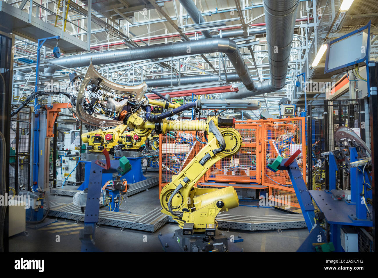 Industrial Robots Car High Resolution Stock Photography and Images - Alamy