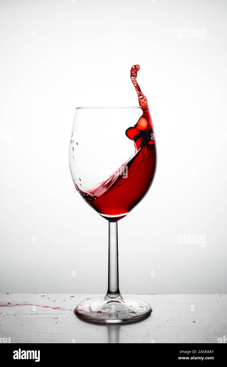 Red wine splash Stock Photo - Alamy
