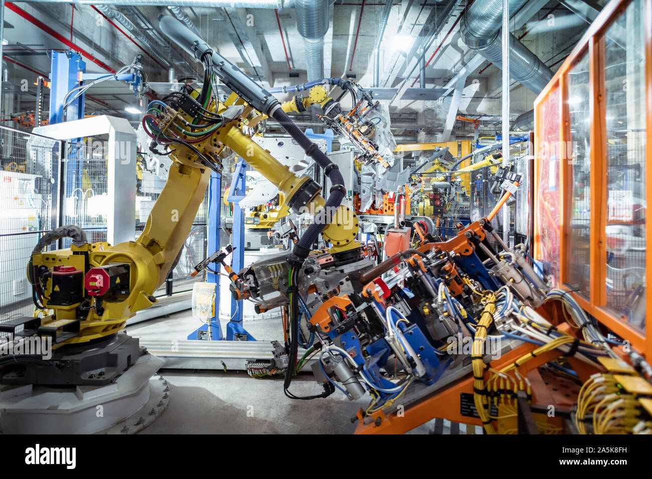 Production Line Robots Welding Car Stock Photos & Production Line Robots Welding Car Stock ...
