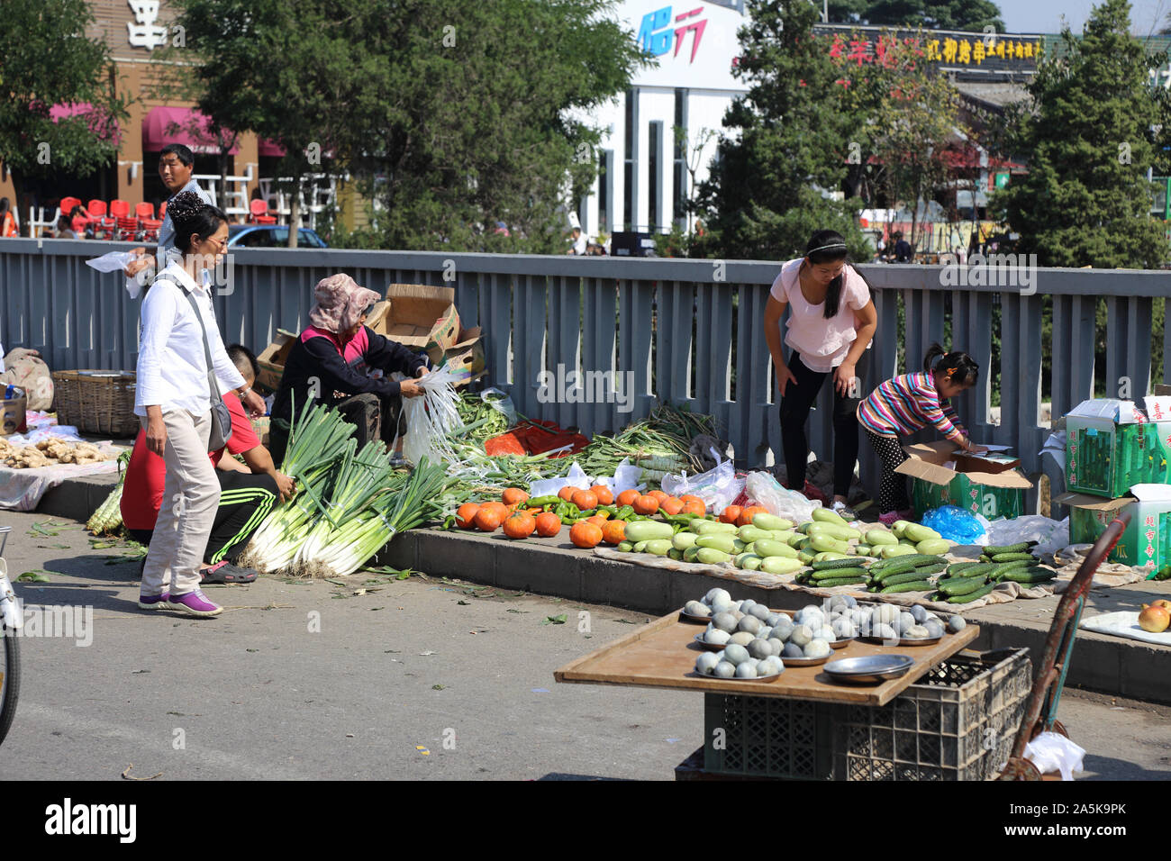 Costermonger barrow hi-res stock photography and images - Alamy