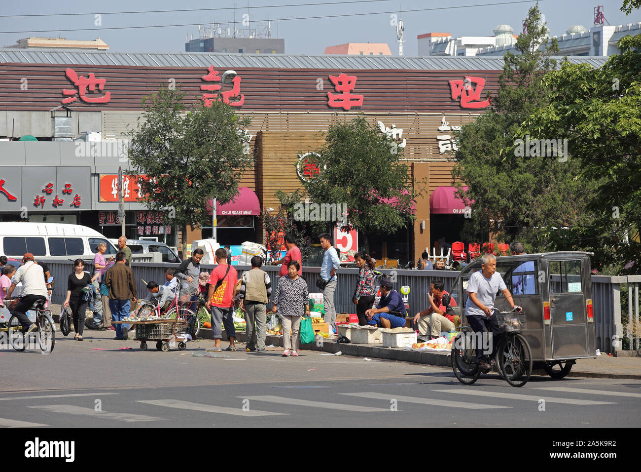 Costermonger barrow hi-res stock photography and images - Alamy