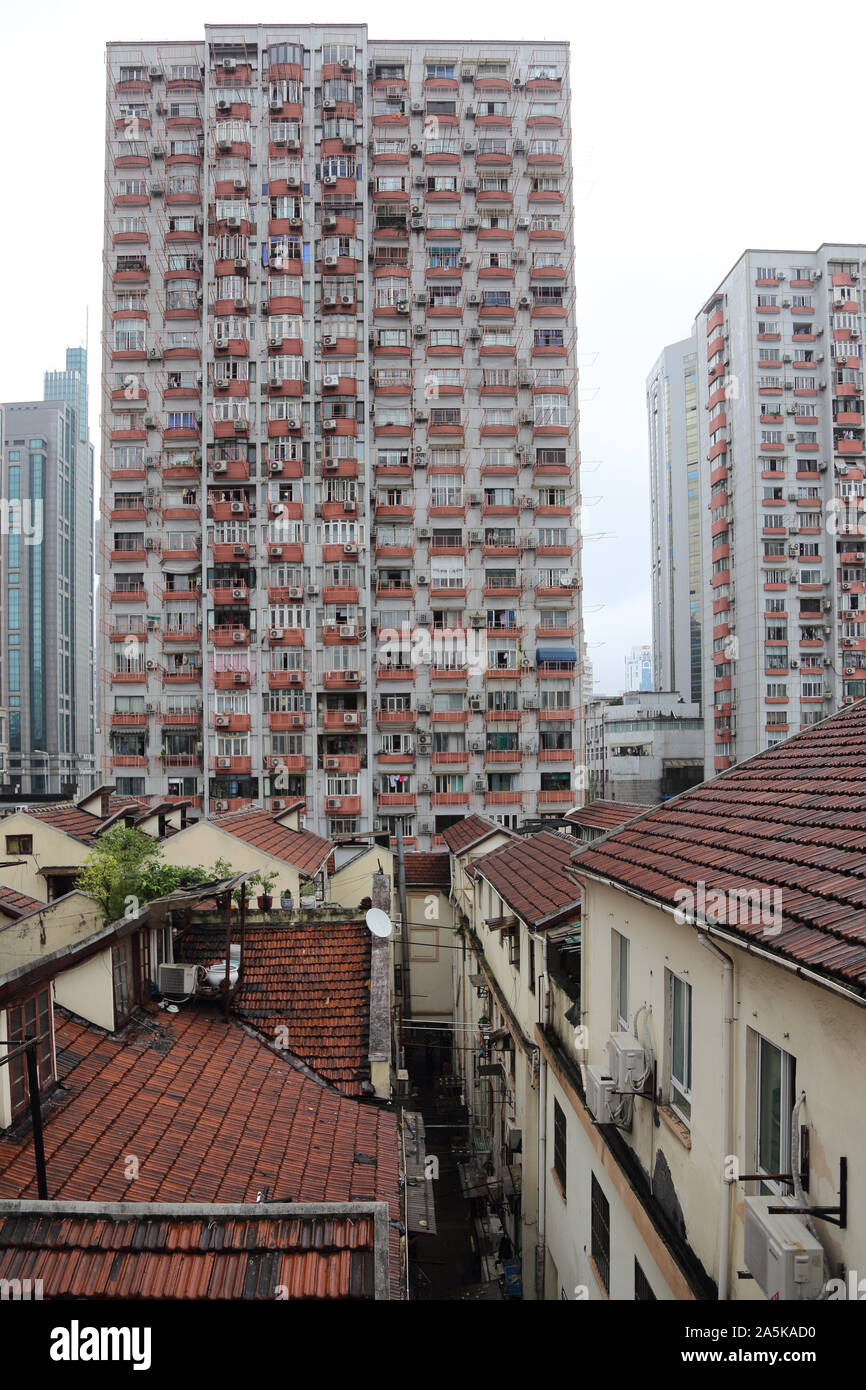 China shanghai high rise apartment hi-res stock photography and images ...