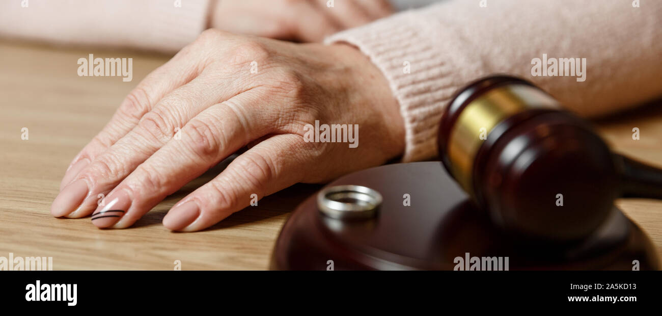 Hands wife signing divorce documents hi-res stock photography and ...