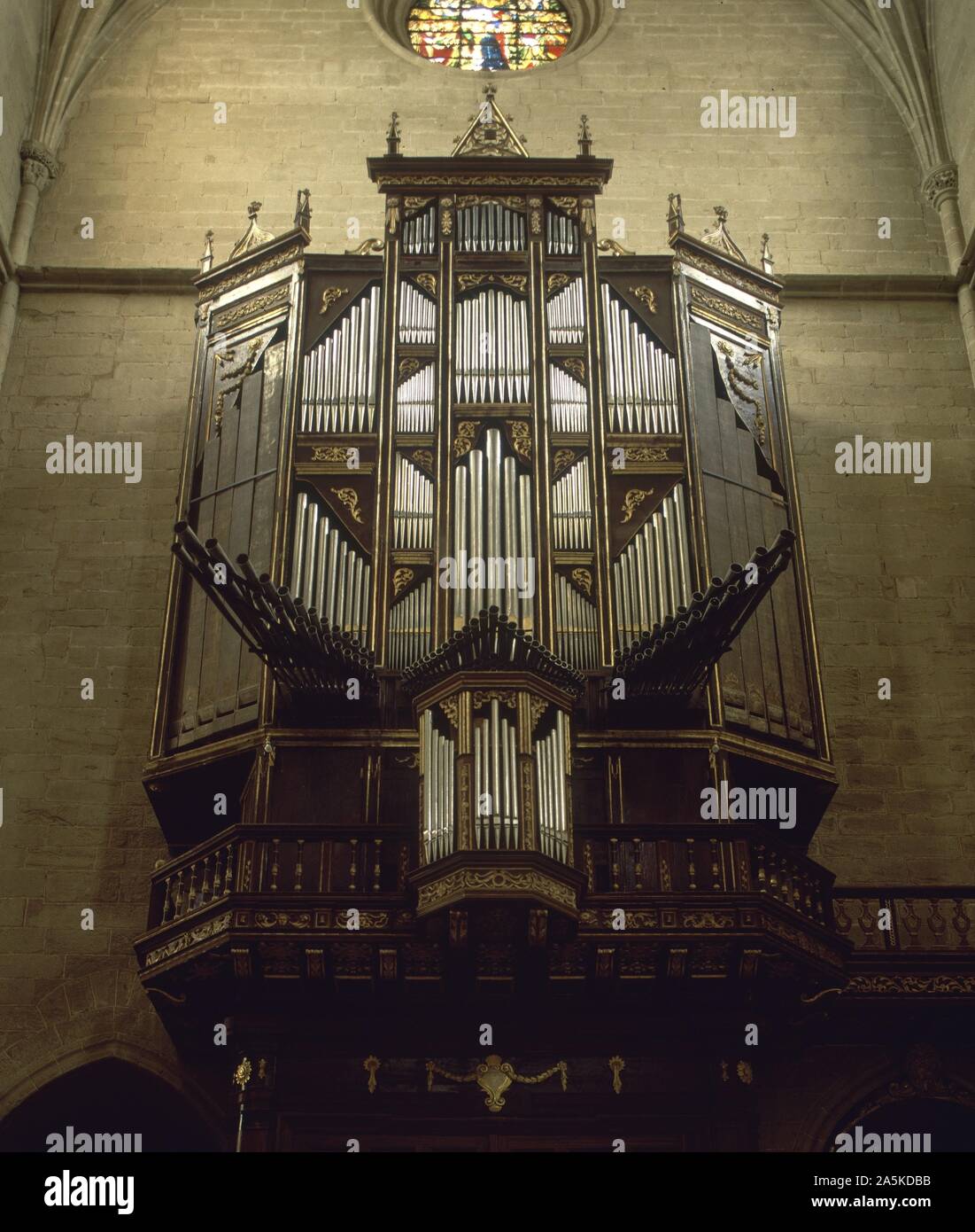 órgano catedral hi-res stock photography and images - Alamy