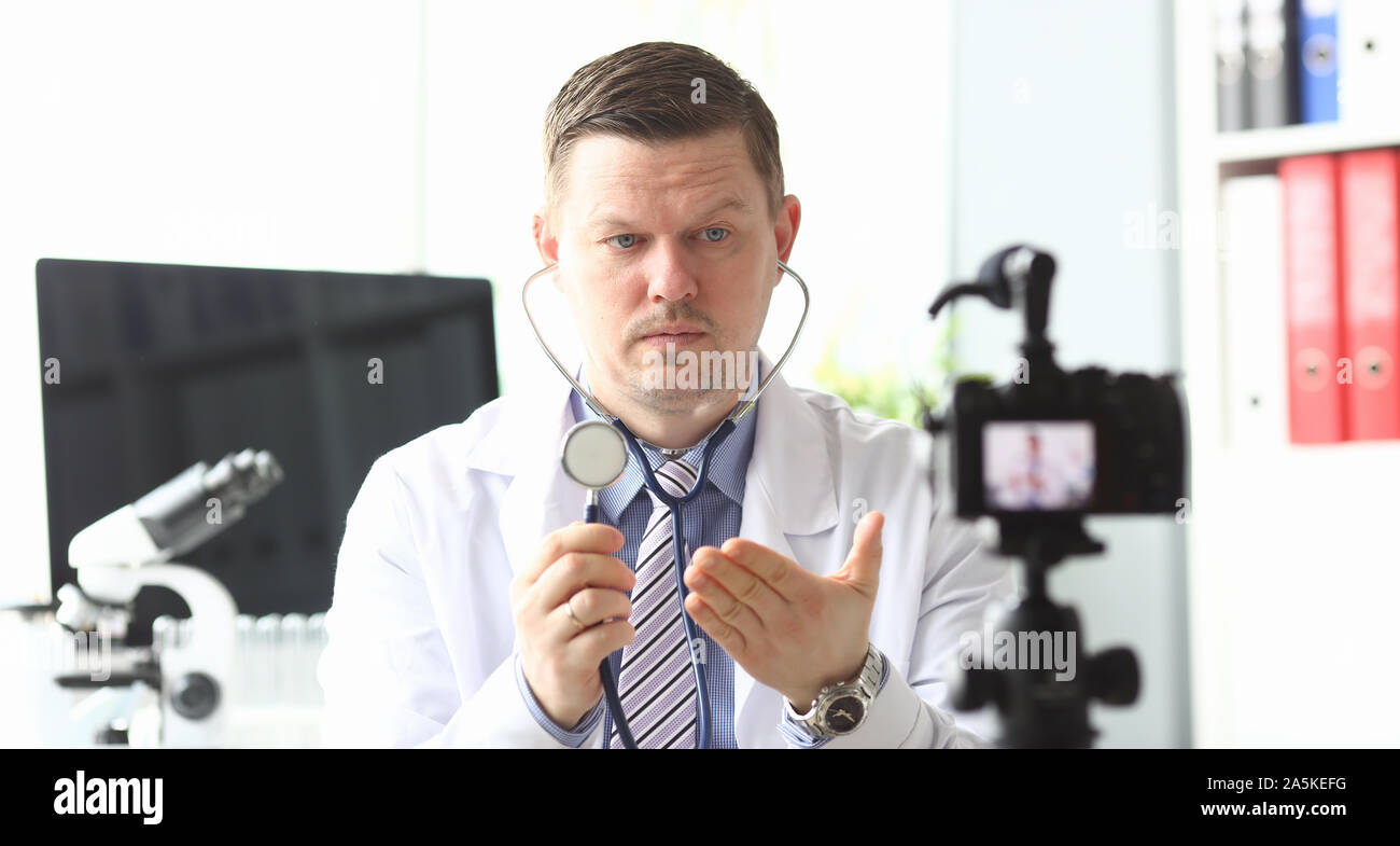 Smart doctor hi-res stock photography and images - Alamy