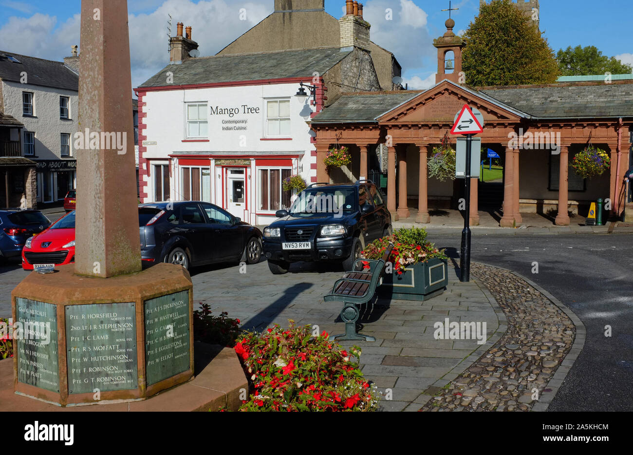Grade 2 listed war memorial hi-res stock photography and images - Alamy