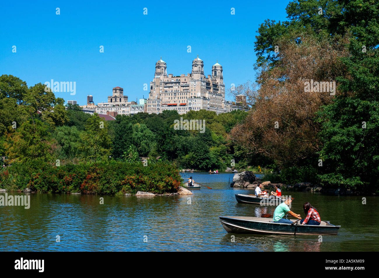 Rowboats in new york city hi-res stock photography and images - Alamy