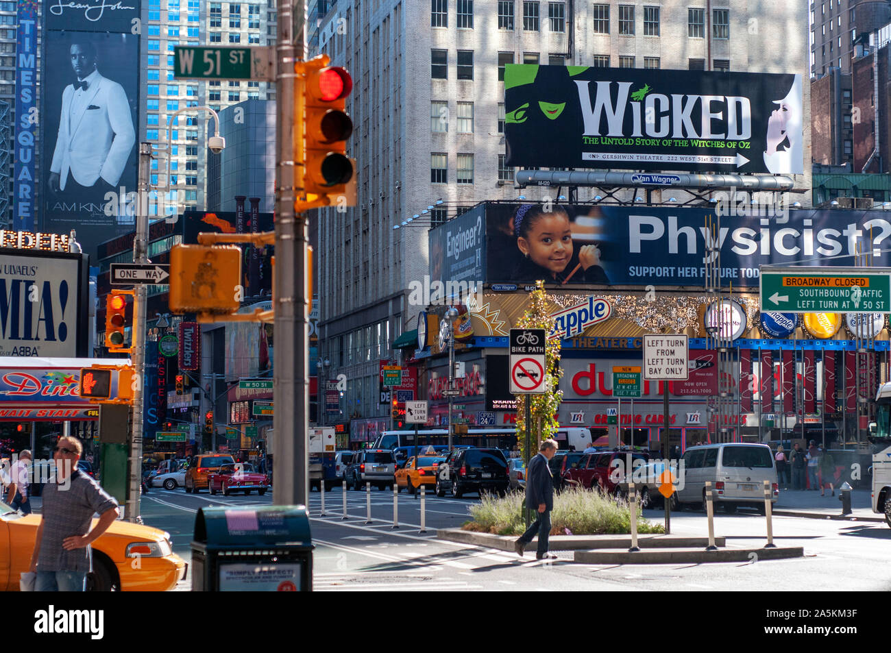 On location in midtown manhattan hi-res stock photography and images ...