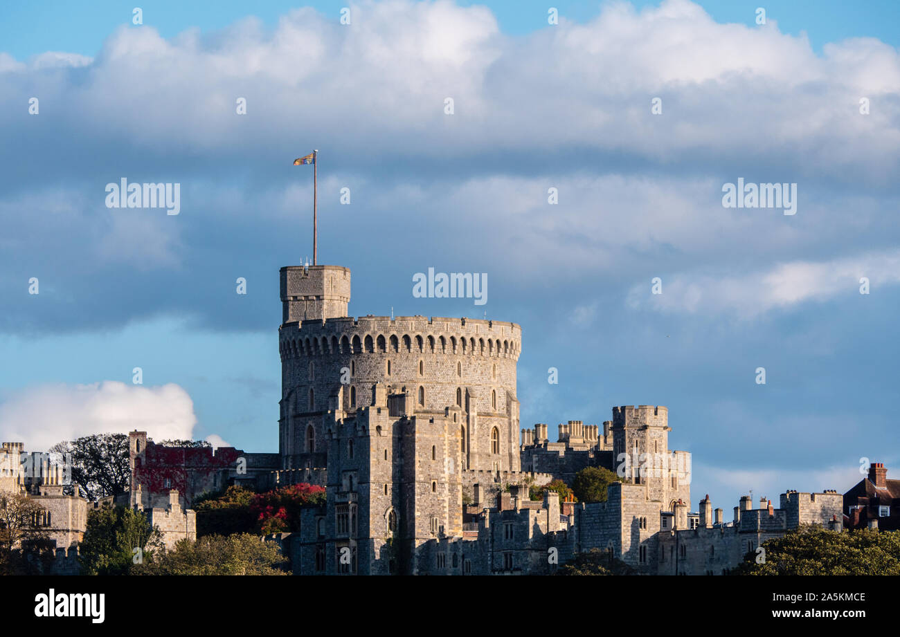 Windsor castle skyline hi-res stock photography and images - Alamy