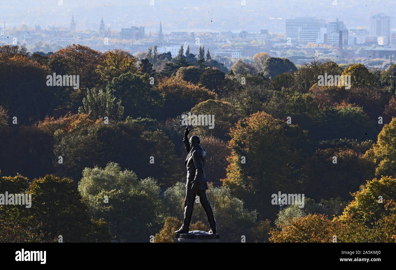 Edward carson statue hi-res stock photography and images - Alamy