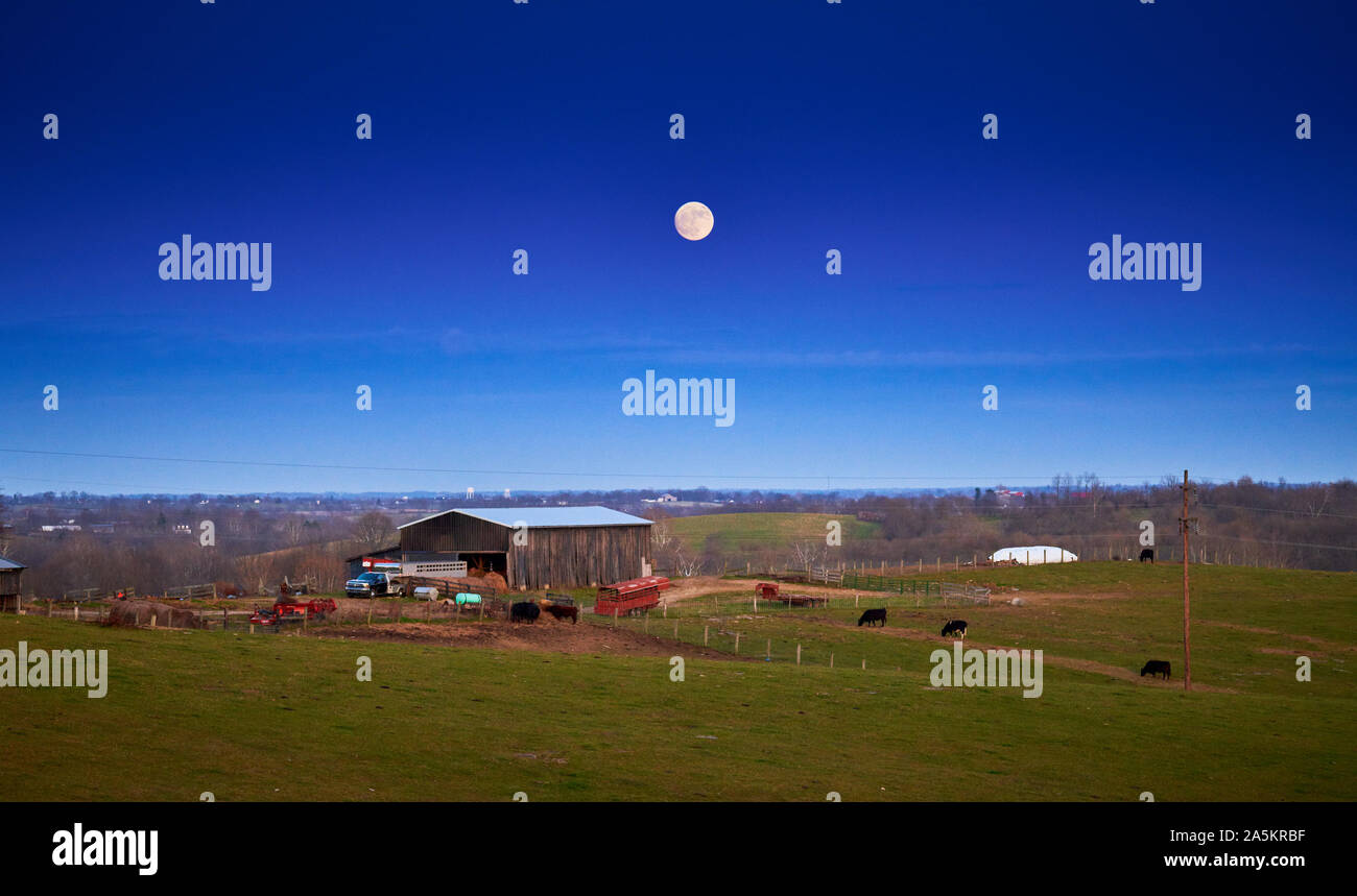 Moonrise architecture hi-res stock photography and images - Alamy